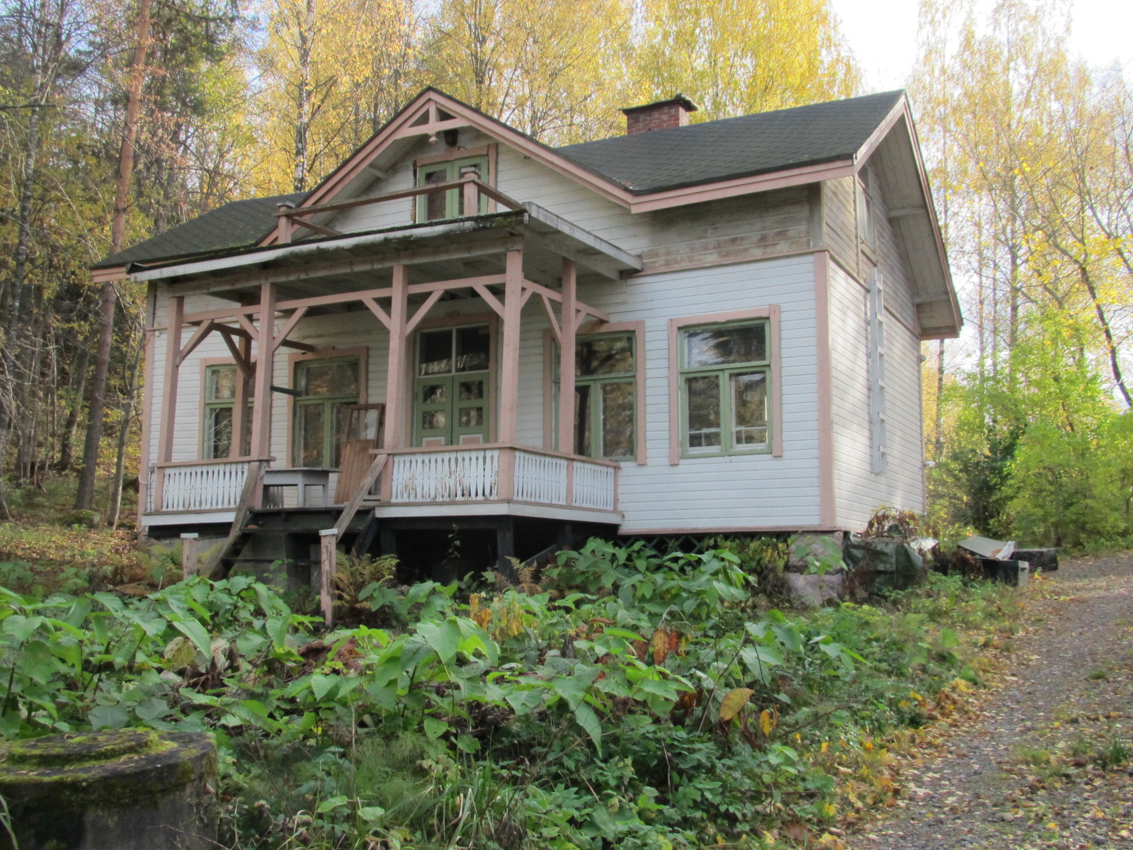 Keltaniemi ja pitsihuvila – JuuretOn